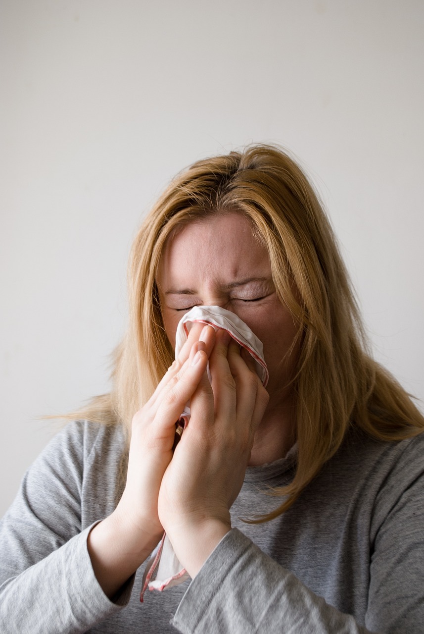 Ask the Expert: How to Relieve Itchy Eyes From Hay Fever | Optegra